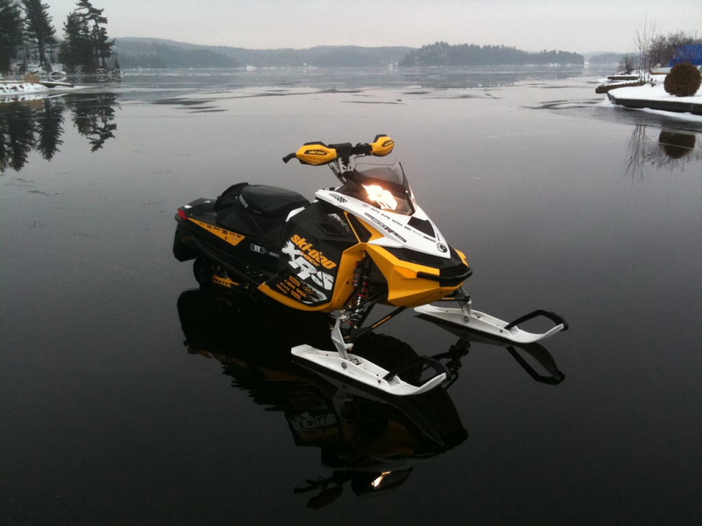 How Do Snowmobiles Work On Water? Complete Guide - trripYo