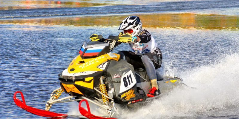 How Do Snowmobiles Work On Water? Complete Guide - trripYo